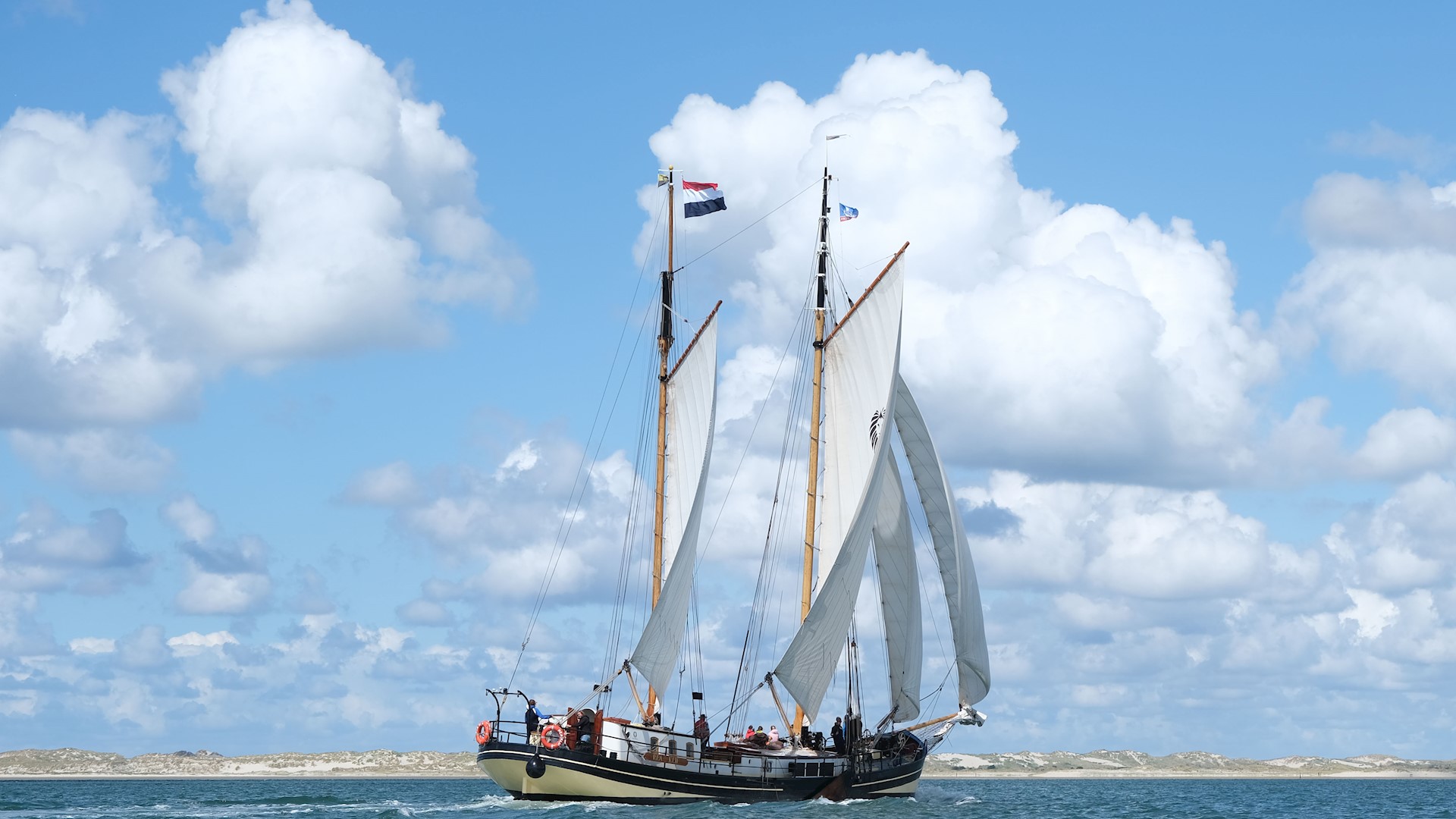 Zeilschip huren met schipper Waddenzee IJsselmeer Friesland